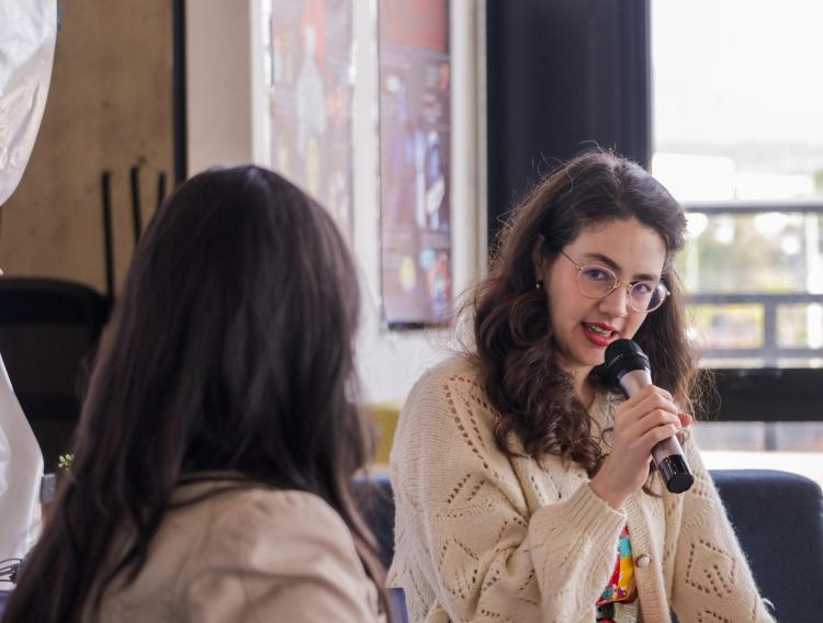 «Las novelas nacen de los lugares personales», Andrea Chapela presenta ...